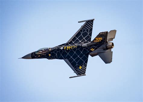 How Americas Old F 16 Viper Earned Its Name F 16 Fighting Falcon