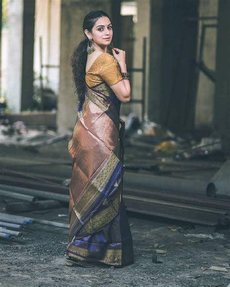 Shruti Marathe Hot And Beautiful Wallpapers