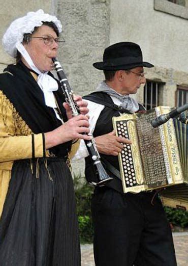 Musique Et Danses Traditionnelles Savoyardes Rassemblement Folklorique De Haute Savoie