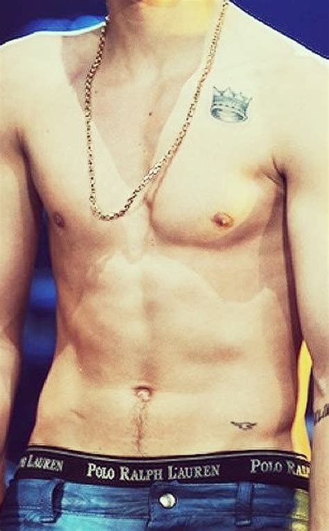 Shirtless Close Up From Justin Bieber S Shirtless Pics E News