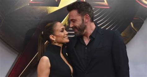 Дженніфер Лопес показала який має вигляд зсередини їхній з Аффлеком маєток за 60 мільйонів доларів