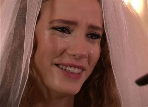 Fact ტიტების დროში Serenay Sarikaya Georgian Fans