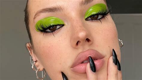“brat Makeup” Calquez La Mise En Beauté Sexy Et Colorée De Charli Xcx