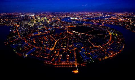 890 Яскраві заставки на робочий стіл Ніч Скачати Безкоштовно шпалери