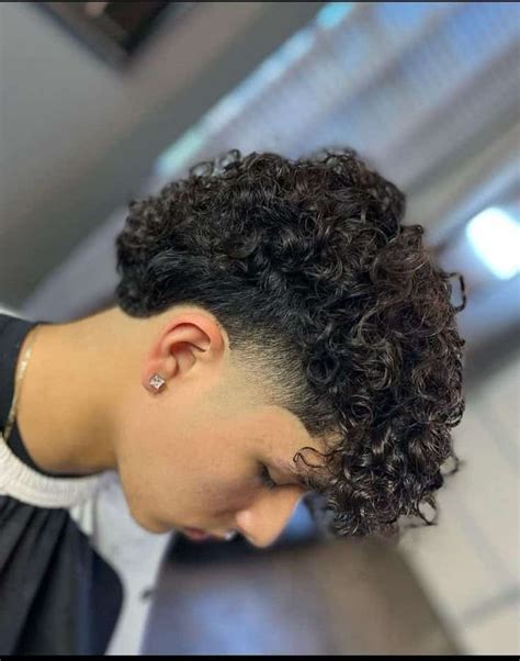 15 Curly Haircuts For Men To Upgrade Their Style In 2025