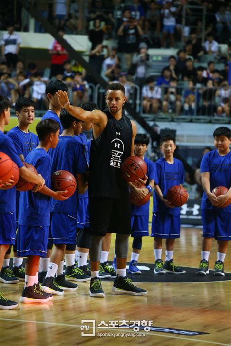 한국 농구팬과 화끈하게 소통한 스테픈 커리 첫 한국방문 오랫동안 기억될 것 한국 농구팬과 화끈하게 소통한 스테픈 커리 첫 한국방문 오랫동안 기억될 것