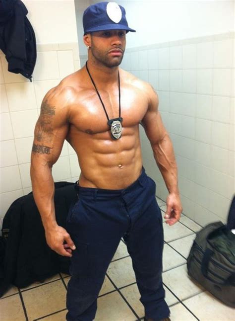 Chicas Estas Im Genes Demuestran Que Un Hombre Con Uniforme Es Muy Sexy Difundir Org