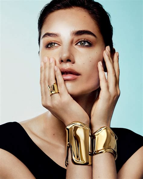 蒂芙尼全新发布“爱，始于1837”elsa Peretti®系列bone Cuff手镯广告大片 — Amazedaily