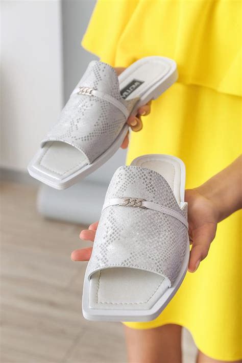 Жіночі шльопанці шкіряні на низькому ходу платформі красиві літні зручні повсякденні шкіряні