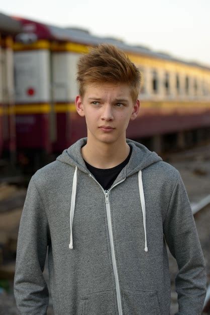 18 Year Old Boy Pictures Freepik