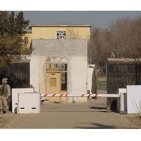 60 델타 유압 빔 바리케이드테러방지차단기ip500 최대6미터 차단 Portable Barriers 테러방지시스템테러방지 바리케이드 마노기술주 취급폼목 소개