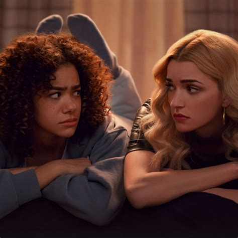 Pin By Netflix On Ginny Georgia Georgia Seasons Mother Babe