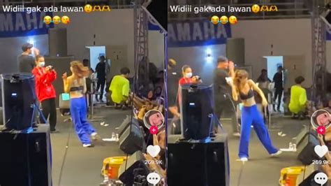 Widy Vierratale Nekat Buka Baju Di Panggung Sisakan Bh Hitam Sudah