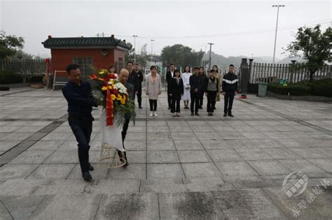 市融媒体中心重走红色故地 缅怀革命先烈 扎实推进党史学习教育 云上赤壁