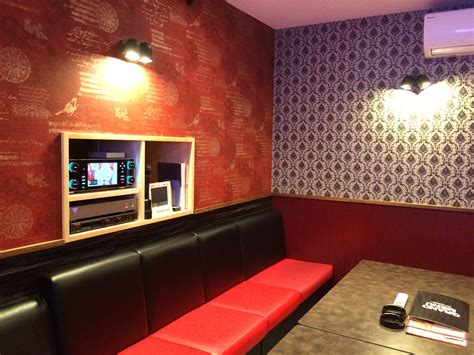 カラオケボックス 内装 内装 壁 部屋