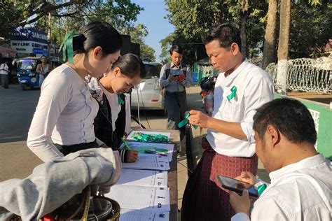 ပုသိမ်မြို့တွင် ဖဲကြိုးစိမ်းလှုပ်ရှားမှုပြုလုပ်၊ လူ ၂၀၀၀၀ ကျော် ဆန္ဒပ