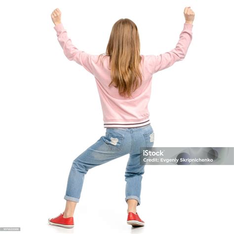 Photo Libre De Droit De Belle Femme En Jeans Sauter Heureux Va Sexécute