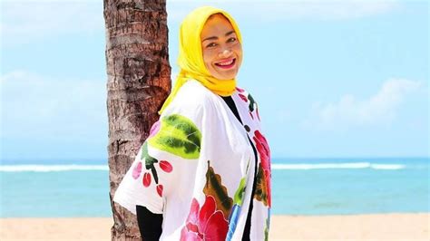 Foto Rahasia Langsing Ala Dewi Hughes Mudah Tanpa Olahraga Dan Diet
