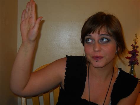 21 Tanda Dan Arti Bahasa Isyarat Dasar Dengan Gambar Sastra 2025