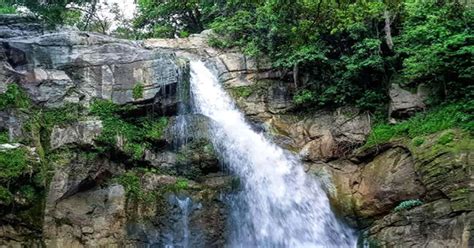 ඇල්ලවල දිය ඇල්ලේ නාන්න ගිය තරුණයින් 4ක් අතුරුදන්