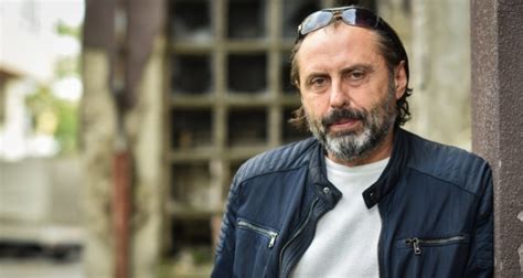 Javnost šokirana Nakon što Je Isplivala Tajna Halida Bešlića Kolegu Nije Primio U Stan Jer Je