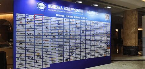 毫末智行小魔驼、小魔盘携手捧杯 斩获低速无人驾驶产业联盟首届年度评选双项大奖 极客公园