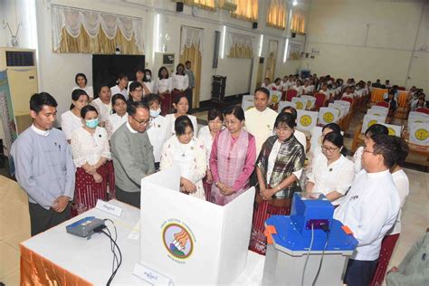 ပြည်ထောင်စုဝန်ကြီး ဒေါက်တာစိုးဝင်း ဘားအံမြို့ရှိ ဝန်ထမ်းများနှင့် တွေ့ဆုံ Ministry Of Information