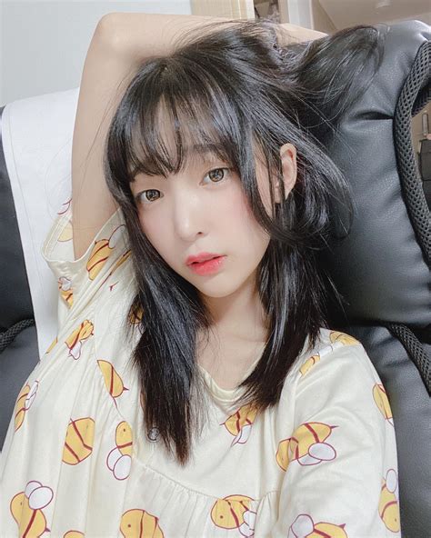 Model Kang Inkyung Charles S Issue Humor