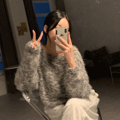 [겨울템 데이트룩 여리여리] 부들 레인보우 입술넥 니트 에이블리