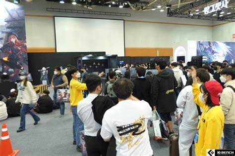 [지스타 2022] 제 2 전시장에 수 많은 인파를 몰고온 승리의 여신 니케 부스 케이벤치 취재