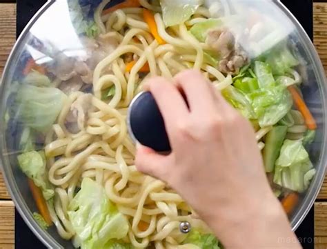 野菜たっぷり！「焼きうどん」の基本＆人気味付けレシピ5選 Macaroni