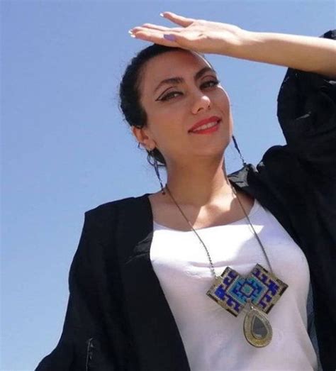 Minadb سلام من مینا دهباشی هستممدرس زبان انگلیسی و قراره به شما کمک