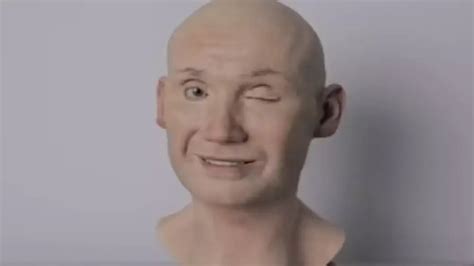 ساخت ربات انسان‌نما با قابلیت حرکت دادن چشم‌ها و دهان فیلم