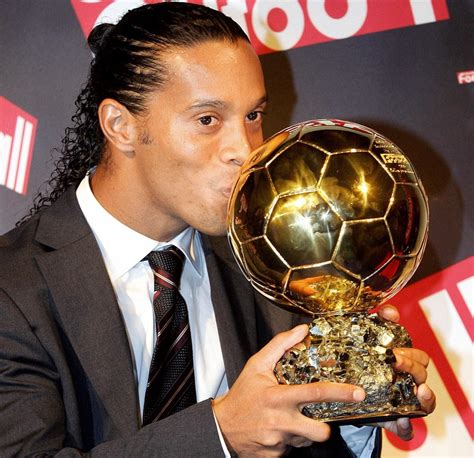 Bola De Ouro Ronaldinho Gaúcho Vai Entregar O Prêmio De Melhor Jogador