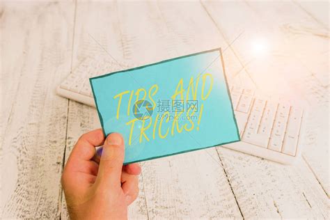 也许可以建议如何改善人持有彩色提醒方形纸高清图片下载 正版图片503893412 摄图网