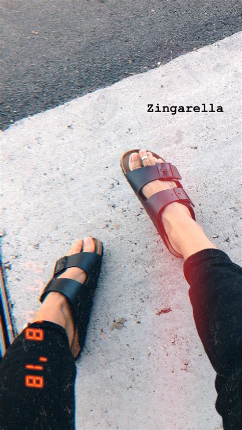 Giulia De Lelliss Feet