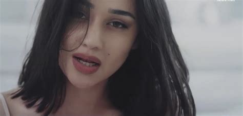 Лишенная лицензии Шахло Ахмедова призвала включать Ru Tv и голосовать за «Летние дожди