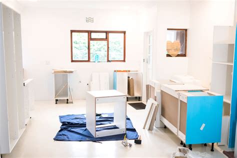 How To Seal Gaps Under Kitchen Cabinets Uooz