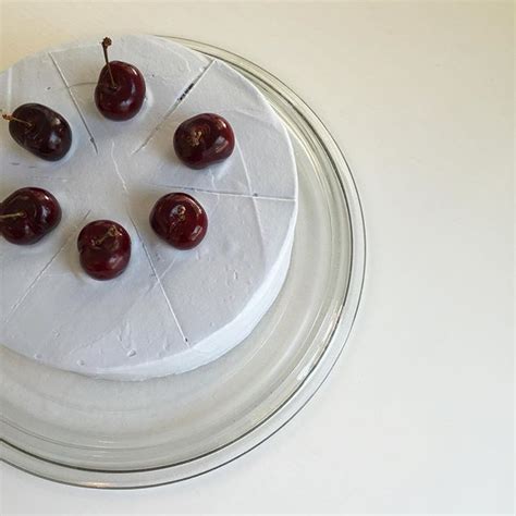 마루케이크엔 체리와 다크초콜릿이 듬뿍 🍒🍒 바나나테이블 체리케이크 마루케이크 온더테이블 케이크 케익스타그램 초코 일상 일상스타그램 소통 카페