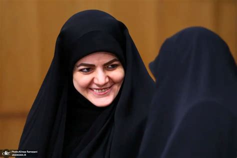 زهرا پزشکیان در سلف محل کار عکس