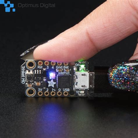 adafruit trinket m0 for use with circuitpython and arduino ide