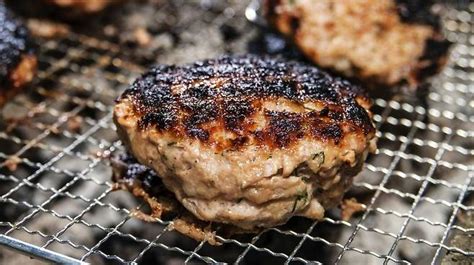 고기 먹을 때 탄 부분 잘라내도 이것 때문에 더 위험한 이유 라이프 팩토리