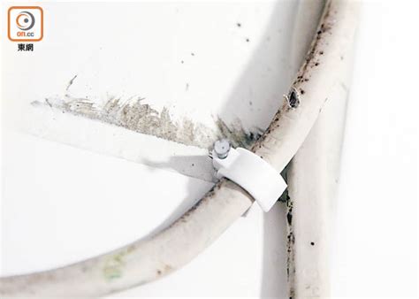 探射燈無牌大媽當電工 房署外判乏監管 東方日報