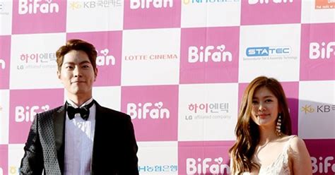 [t포토] 홍종현 정소민 가족같은 다정한 레드카펫 부천영화제