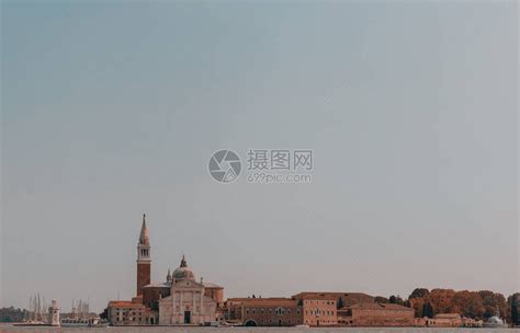美丽的阳光明媚的威尼斯街道古老建筑高清图片下载 正版图片503811107 摄图网