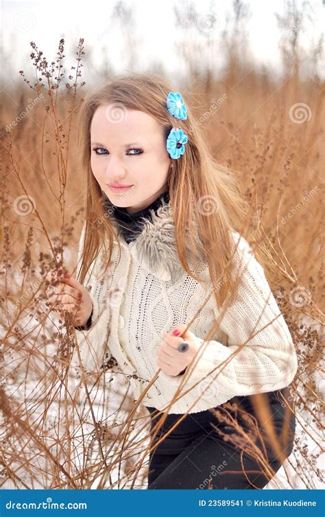Chica Joven Bonita Imagen De Archivo Imagen De Retrato