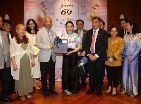 การเมือง เปิดจันทร์ส่องหล้า ‘อุ๊งอิ๊งรอรับ‘ทักษิณกลับบ้าน บอกลุ้นชื่อได้พักโทษ18ก พ