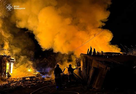 Внаслідок ворожої атаки у трьох районах Київській області пошкоджені будинки та магазин