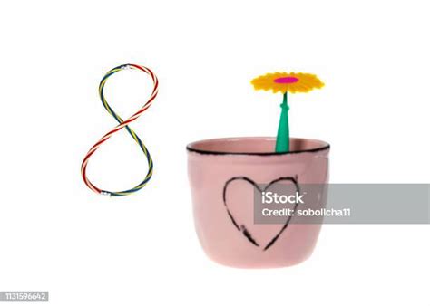 마음을 가진 냄비에 꽃으로 3 월 8 일에 국제 여성의 날 인사말 카드 0명에 대한 스톡 사진 및 기타 이미지 0명 3월 개념 Istock