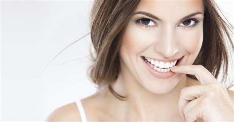 තරුණ පෙනුම රැකගන්න වටිනාම කරුණු ටිකක් ~ Lanka Hot Articles